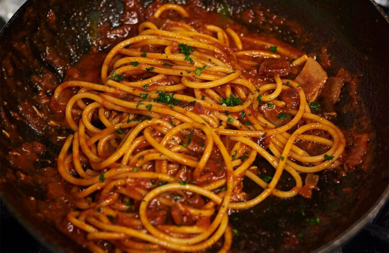 Spaghetti alla Bersagliera, Altro che aglio e olio. Ecco come diventano ...