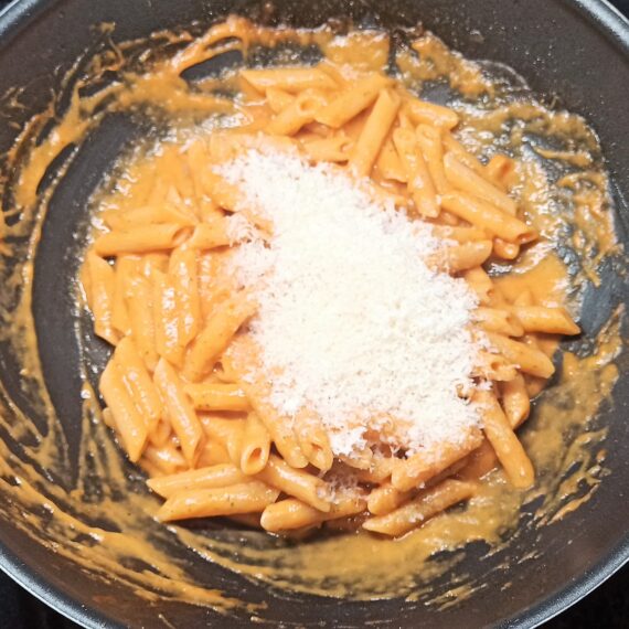 Pennette al baffo, super cremose, senza aggiunta di panna con il trucco ...