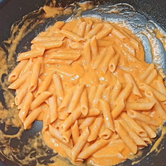 Pennette al baffo, super cremose, senza aggiunta di panna con il trucco ...