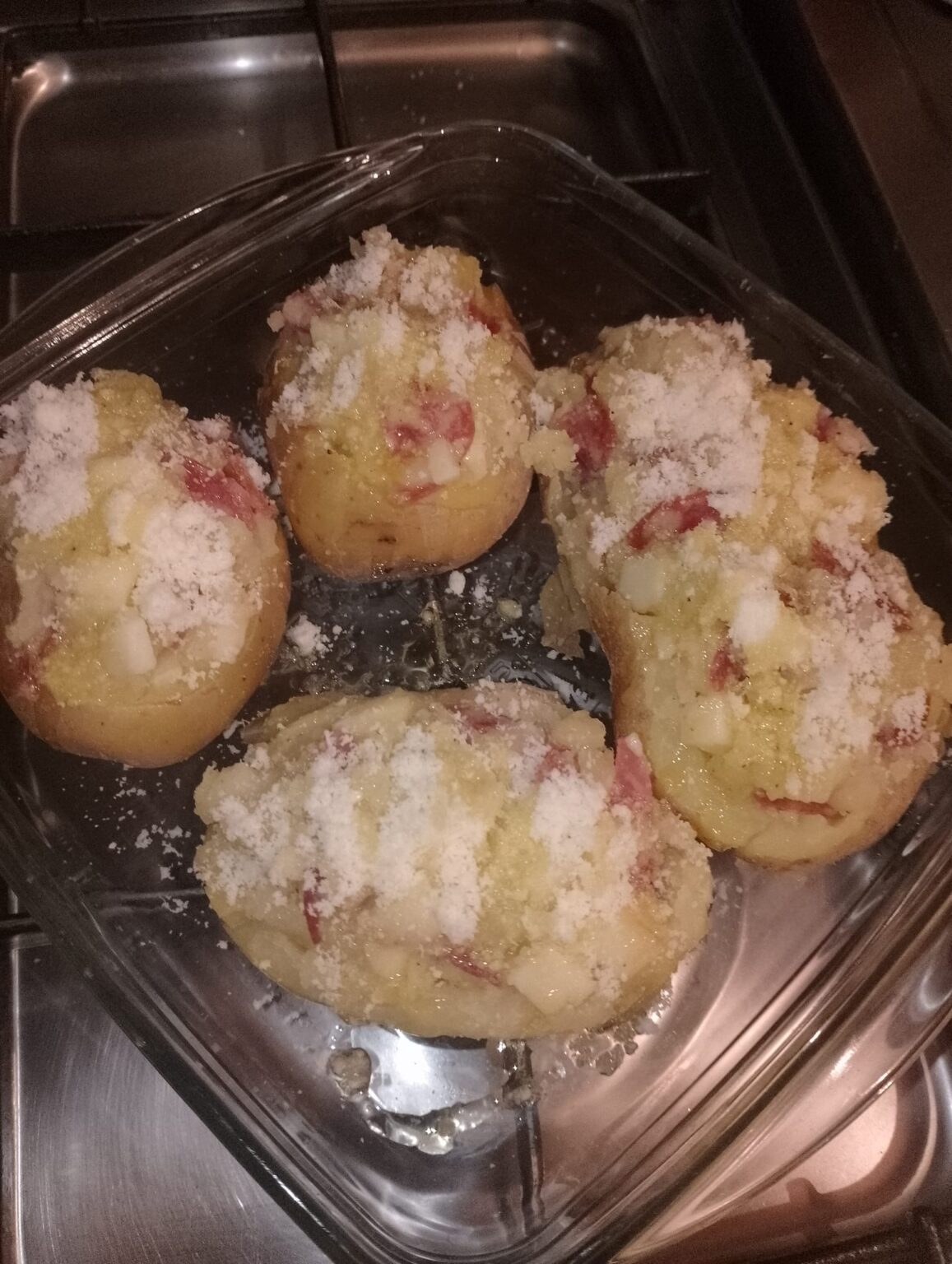 Patate ripiene al forno, la ricetta salva cena che si prepara in 10 ...