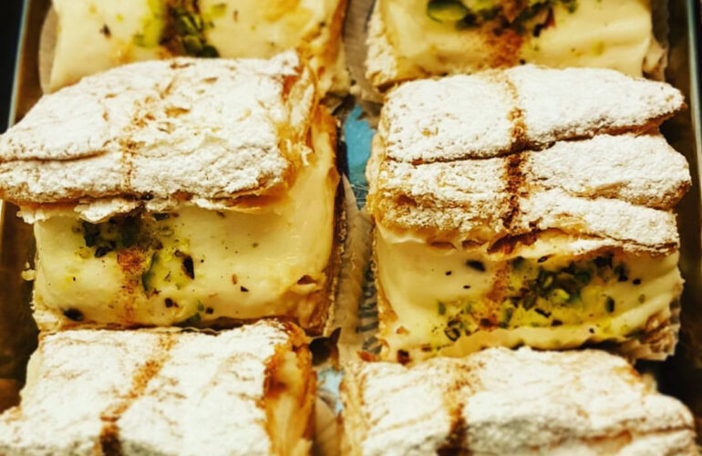 Fazzoletti di sfoglia siciliani con la crema di ricotta, si fanno in 10 ...